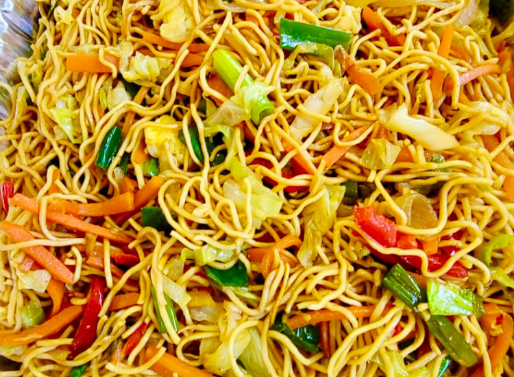 Vegetable chow mein – Royal Platter