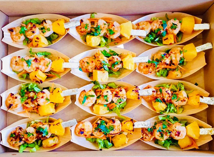 Garlic pineapple prawn boat – Royal Platter